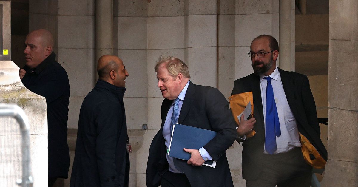 Boris Johnson ontkent te hebben gelogen over coronaborrels: ‘Anders had ...