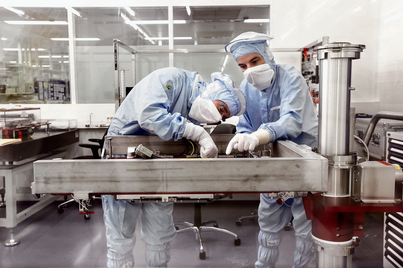 Wie delen mee in succes van ASML? - NRC