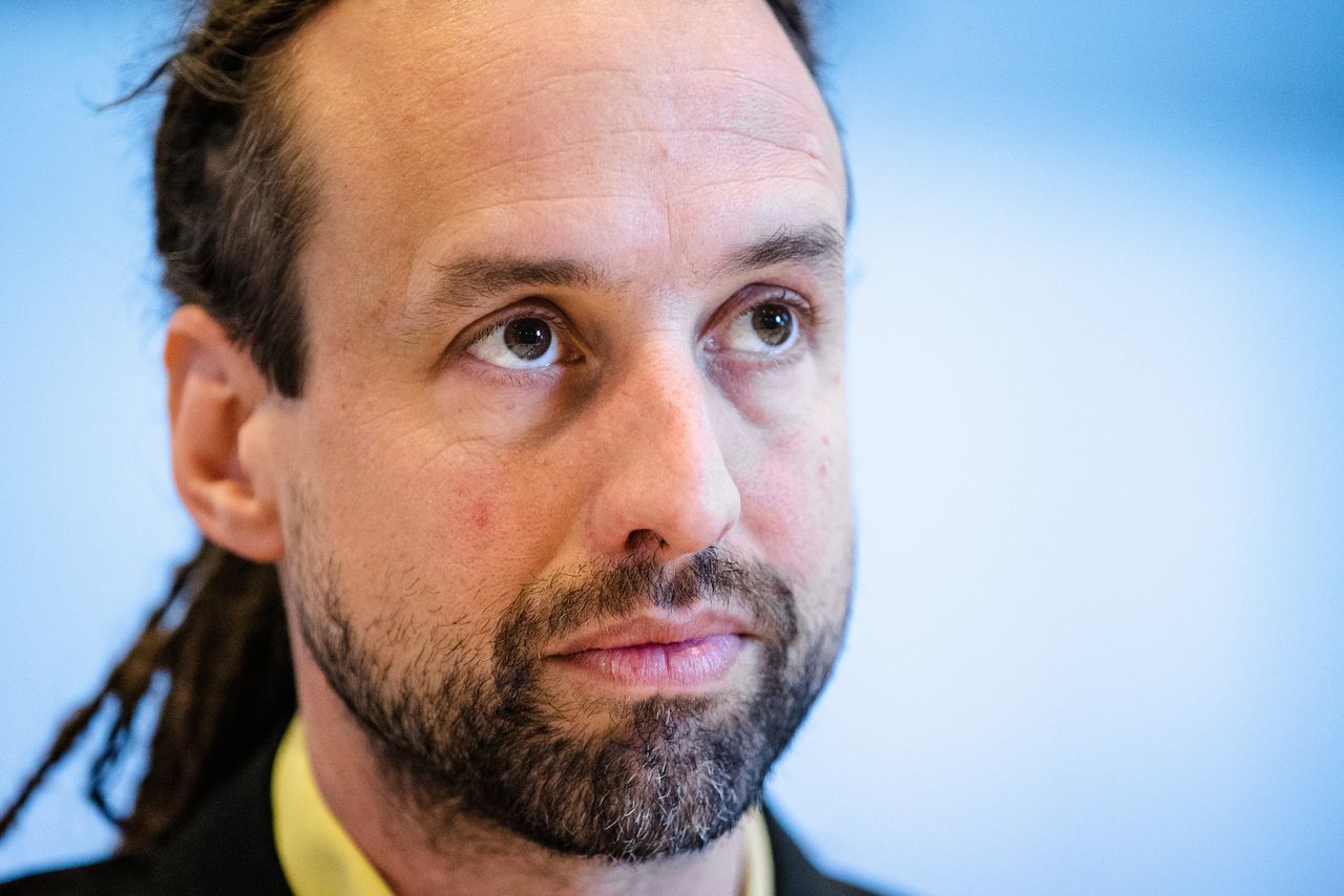 Twitteraccounts Willem Engel tijdelijk opgeschort - NRC