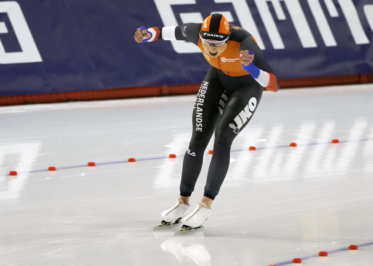 Schaatsster Joy Beune wint binnen een paar uur goud en brons op WK - NRC