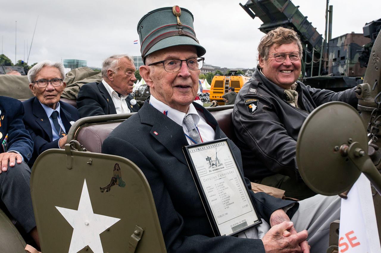 Nederlands oudste Tweede Wereldoorlog-veteraan Paul Moerman overleden - NRC