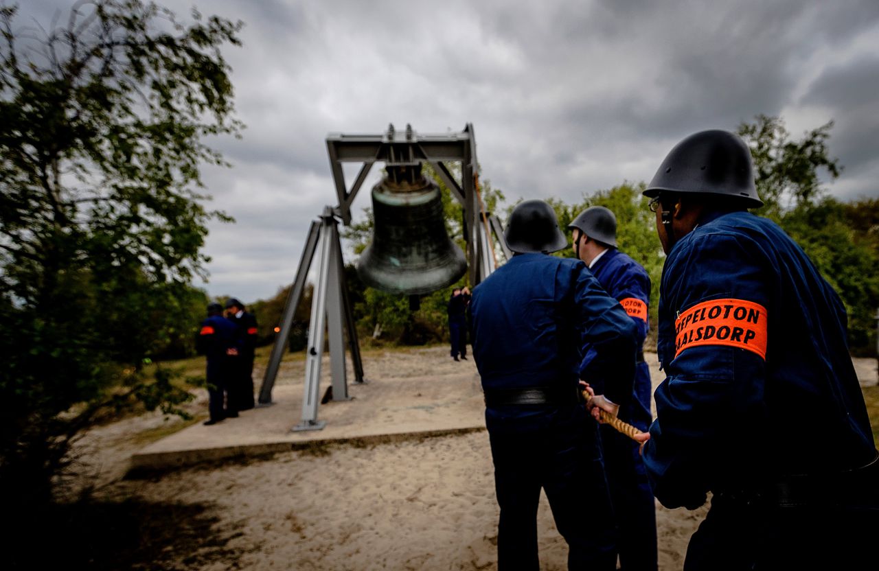 Fors postuur? Dan niet in erewacht dodenherdenking - NRC