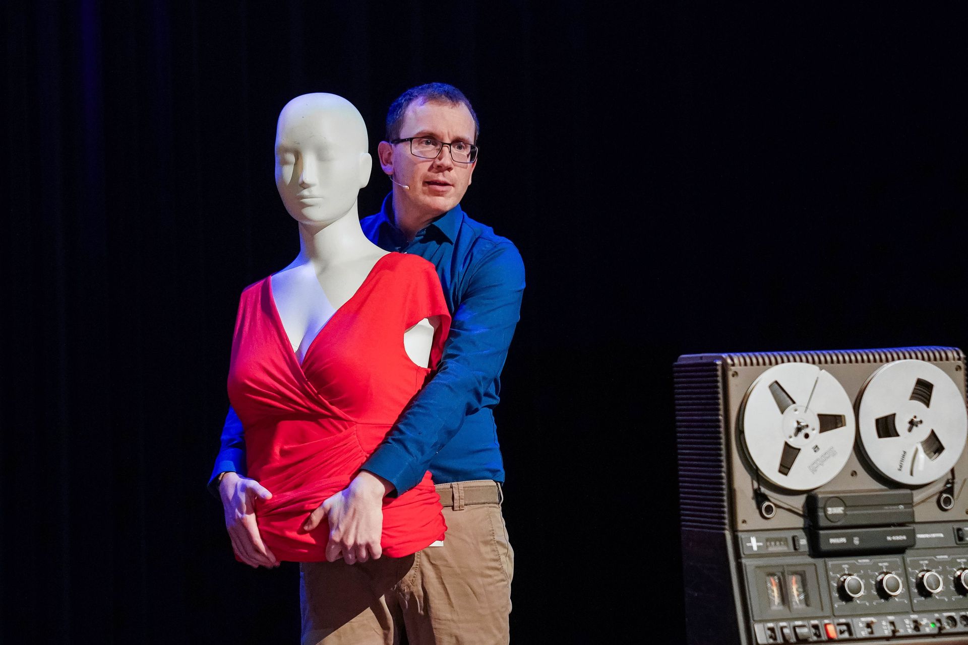 Autistische cabaretier Chris Verlaan voelt zich bij alle soorten mensen ...