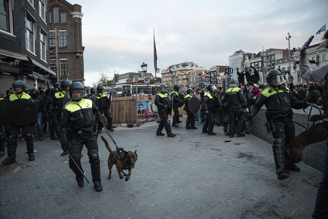 Zo zag Amsterdam eruit bij de protesten op en rond de universiteit - NRC