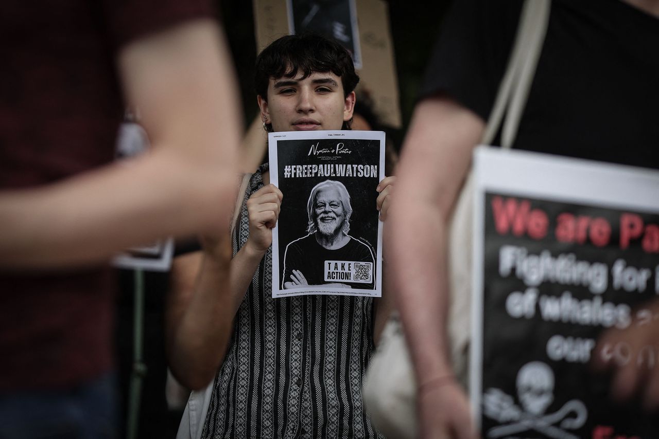 Wordt Paul Watson, de ‘Rambo van de milieubeweging’, uitgeleverd aan ...