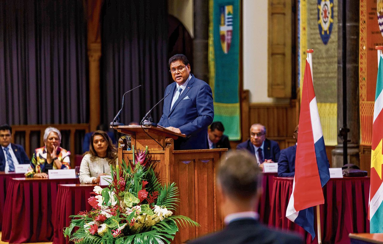 Protest bij lezing president Suriname: ‘Hij is geen leider, maar een ...
