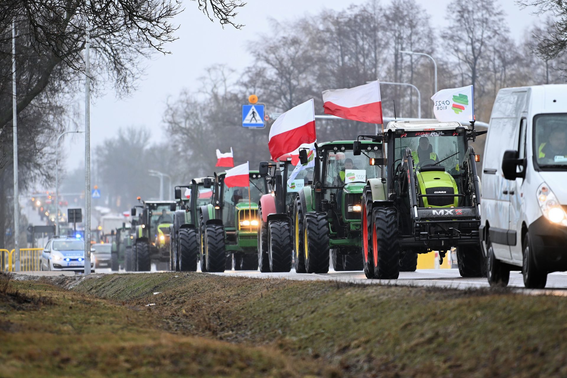 Colonnes trekkers rijden door Europa. Waarom overal boeren de straat op ...