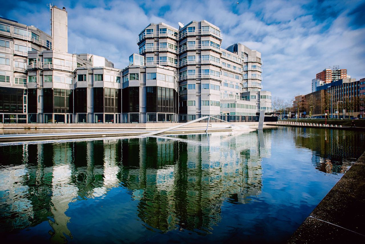 Opinie | Openlijk manipulatieve AIVD vereist betere controle - NRC