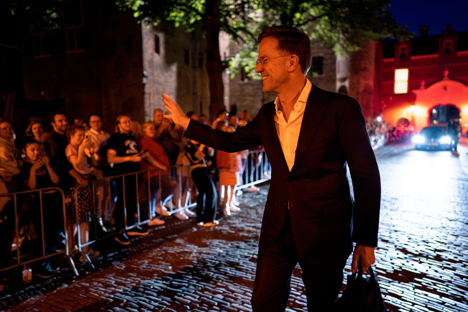 Demissionair premier Rutte om 13.00 uur naar de koning voor uitleg over val kabinet - NRC