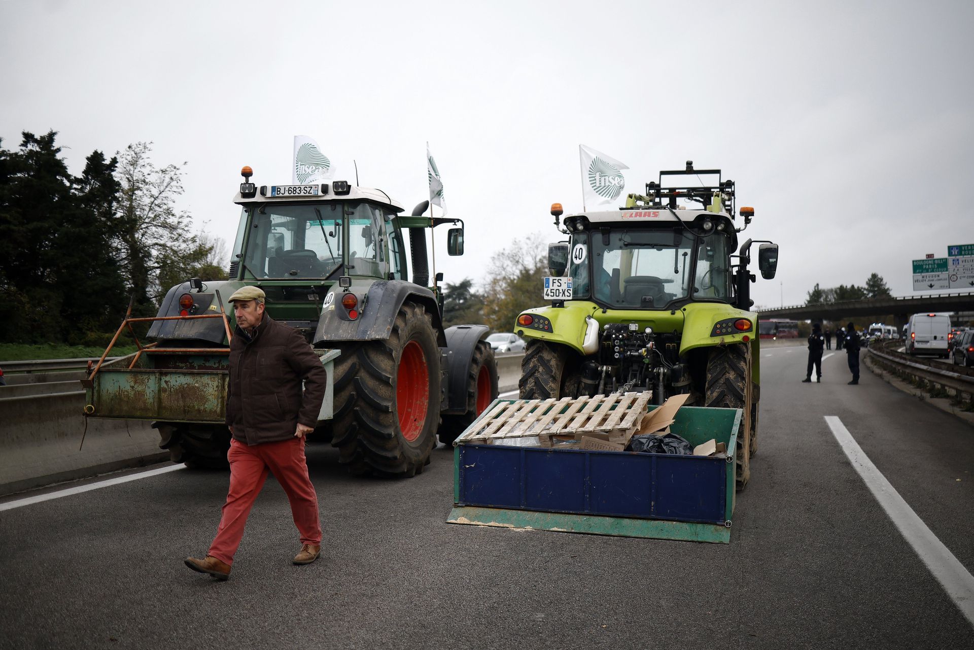 Franse boeren voelen zich in de kou gezet door regering en vrezen ...