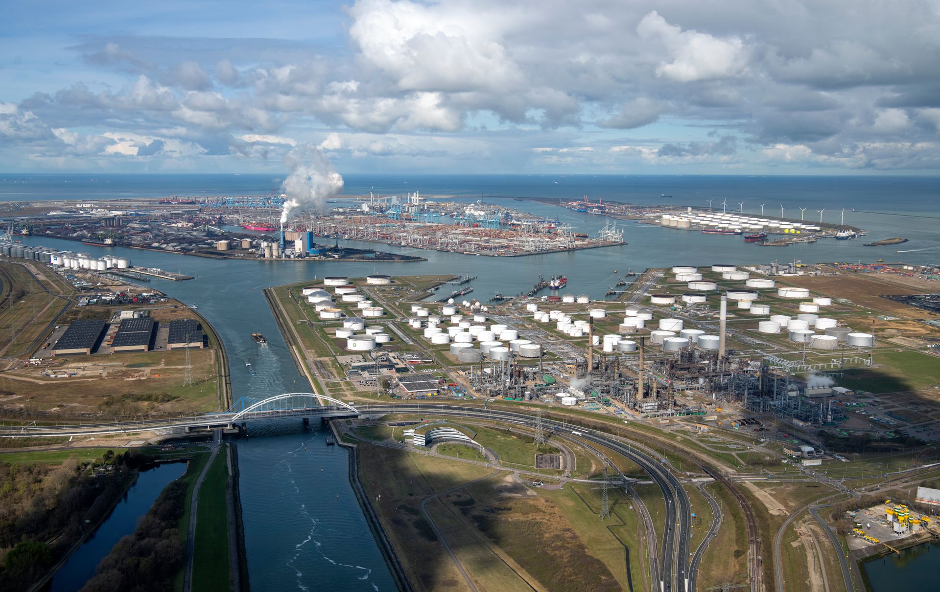 BP stopt ontwikkelingen biobrandstoffabriek Rotterdam - NRC