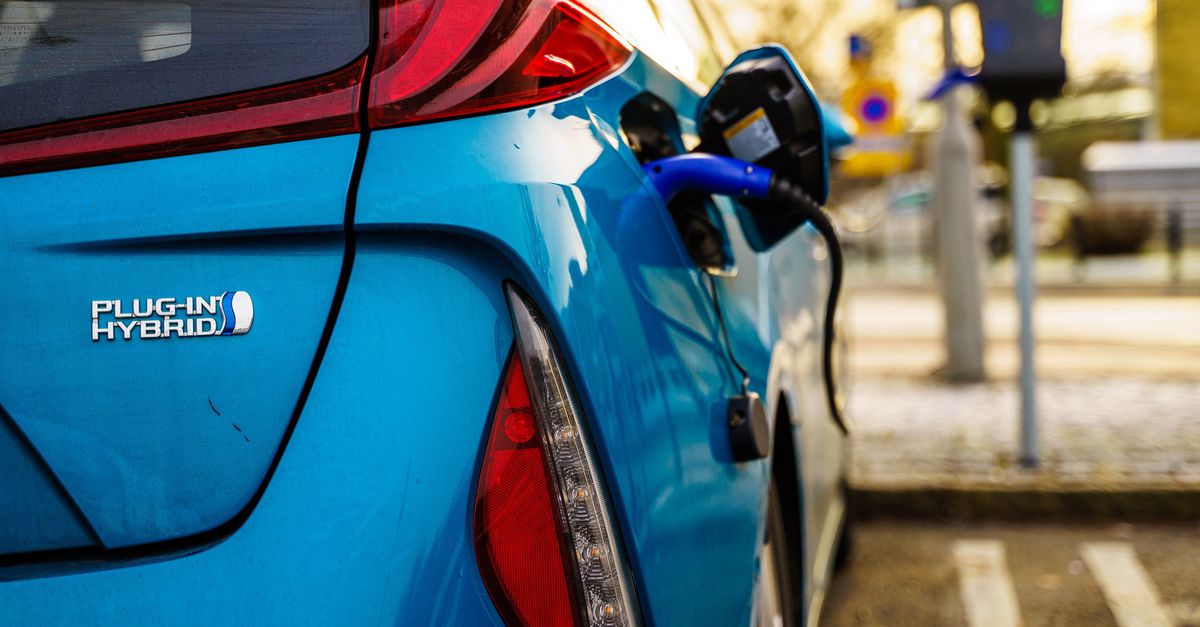 Hybride auto wint marktaandeel, teleurstellende cijfers EY - NRC