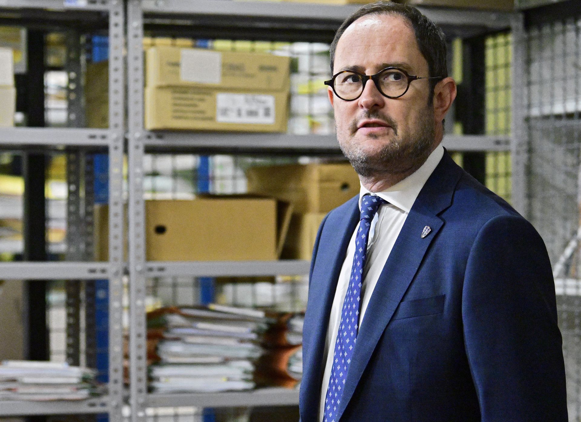 Belgische justitieminister Van Quickenborne op matje geroepen wegens ‘plasincident’ op ...