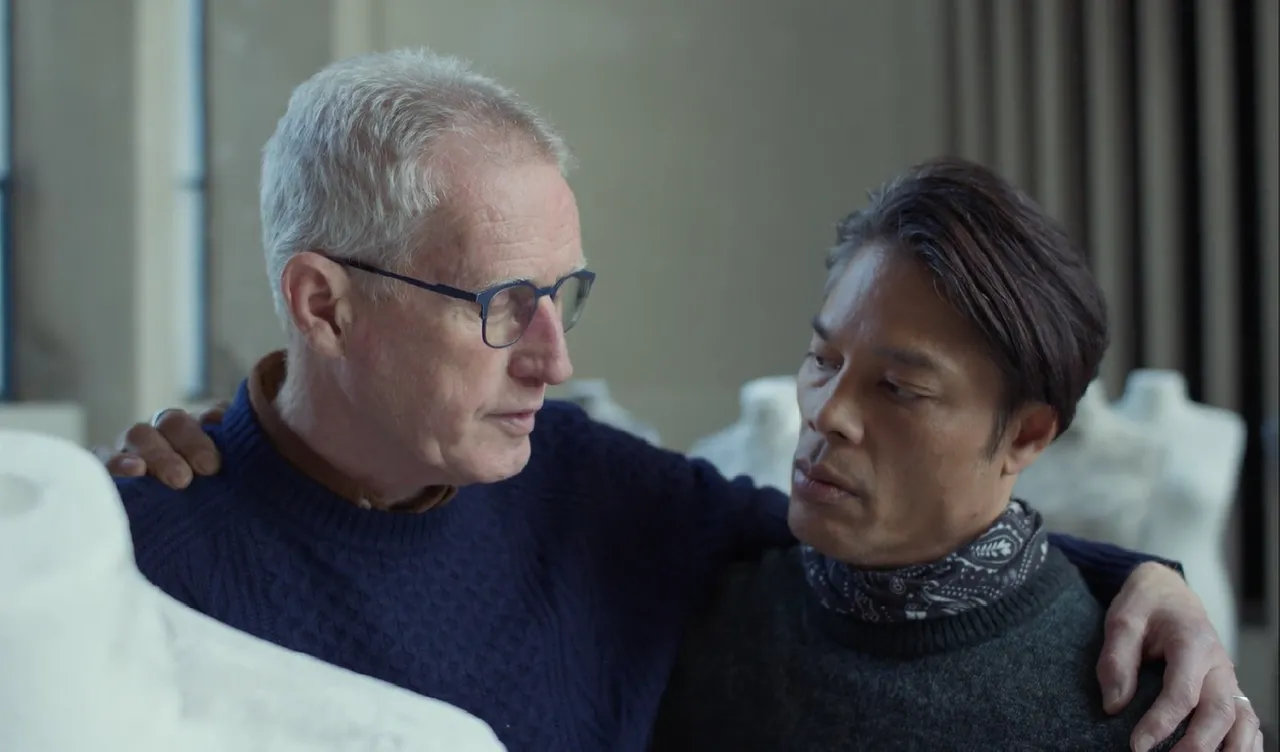 Tv-recensie | Tedere toenadering tussen vader en zoon in adoptiefilm ...