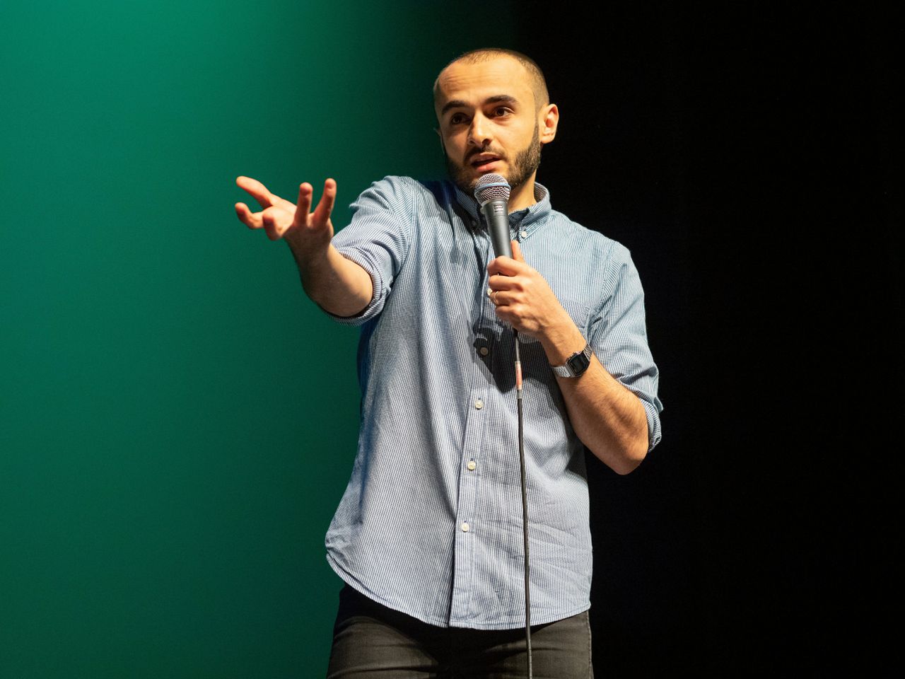 Farbod Moghaddam is een charmante plaaggeest - NRC