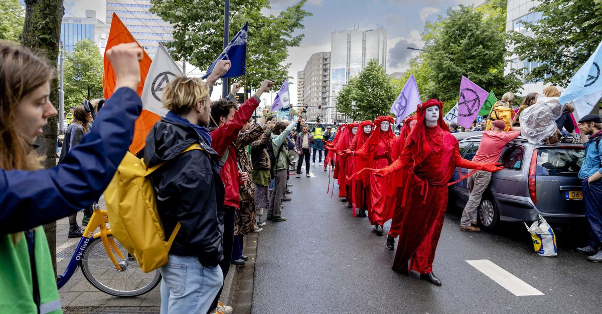 175 Extinction Rebellion protesters arrested during climate action in ...