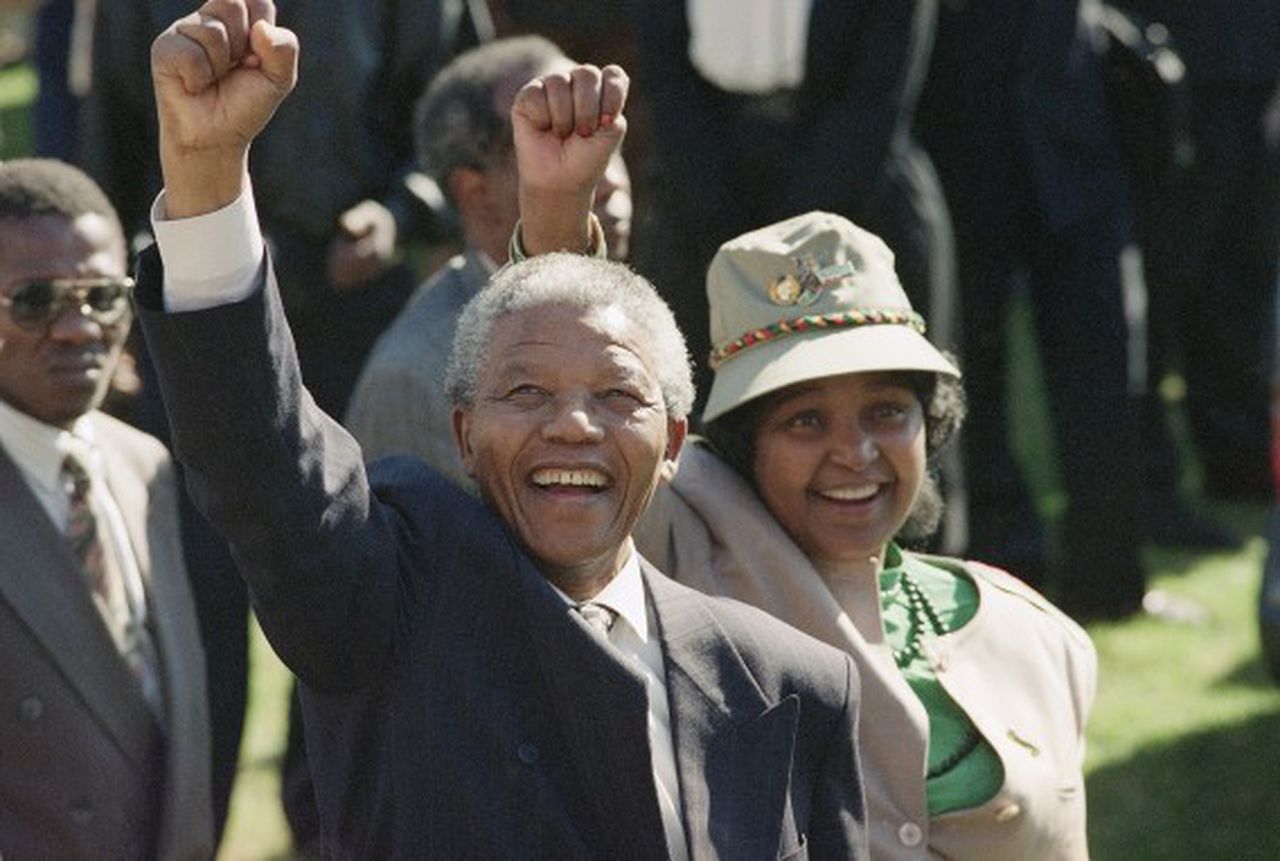 Nelson Mandela is niet meer. Wie was hij? Zijn leven in 4 ...