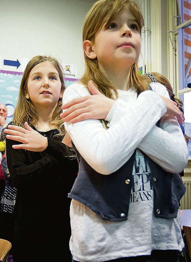 Alleen maar een beetje Engels praten is niet genoeg - NRC