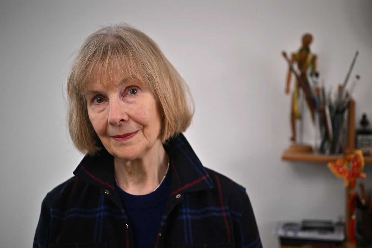 Met Britse onderkoeldheid maakt stripmaker Posy Simmonds gehakt van ...