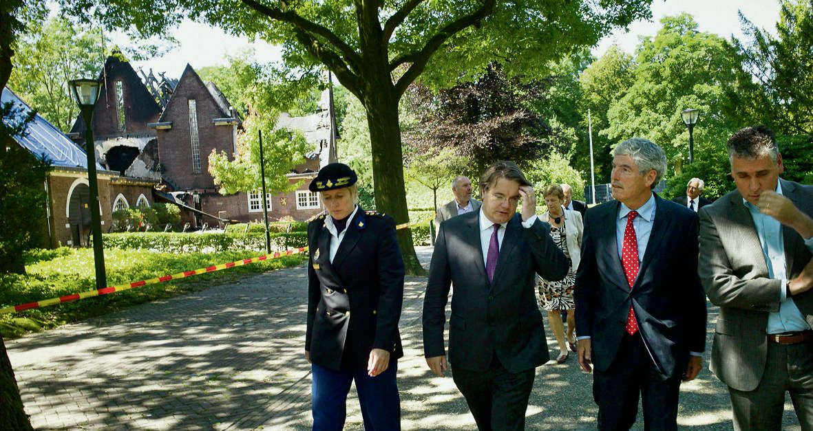 Wordt de foto van Beatrix nog gered? - NRC