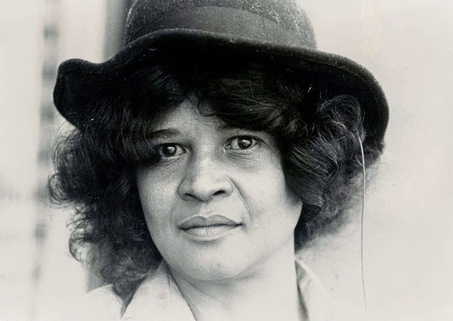 Schrijfster Bea Vianen toonde een verdeeld Suriname van binnenuit - NRC