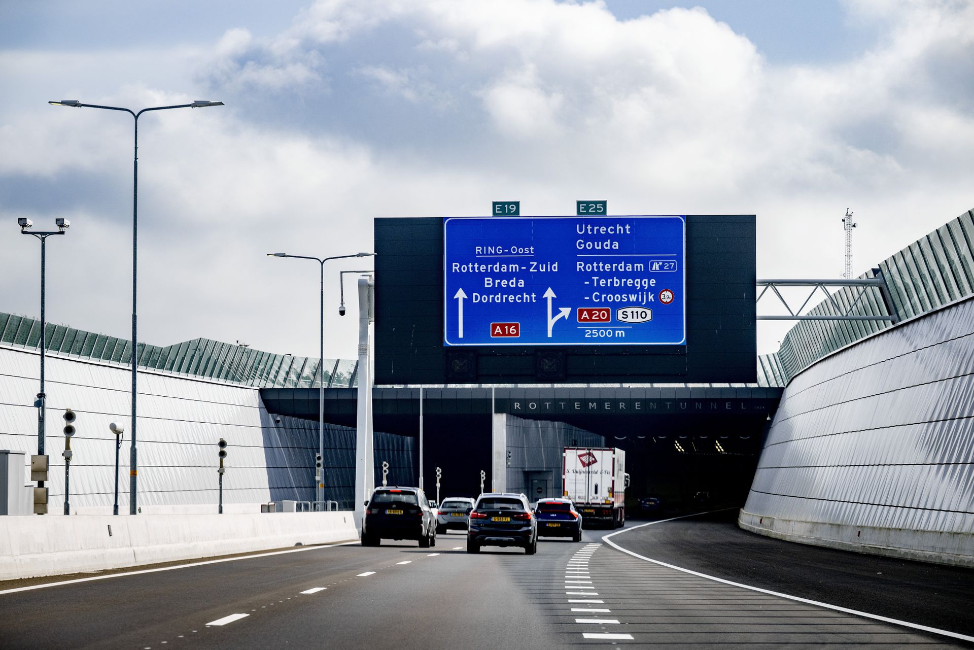 Hoe een nieuwe snelweg de kans op file verkleint én vergroot - NRC