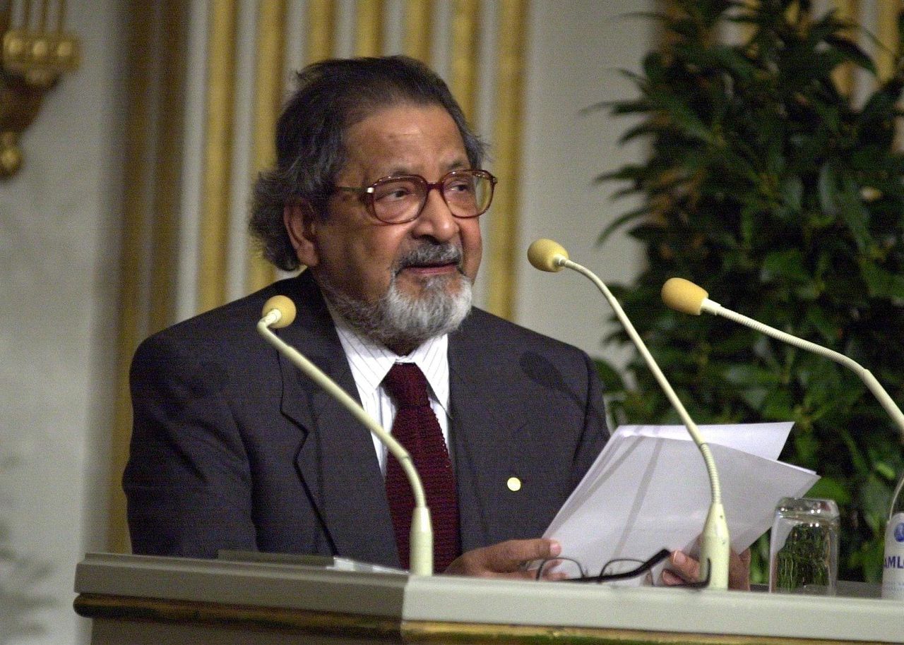 Britse auteur en Nobelprijswinnaar V.S. Naipaul (85) overleden - NRC