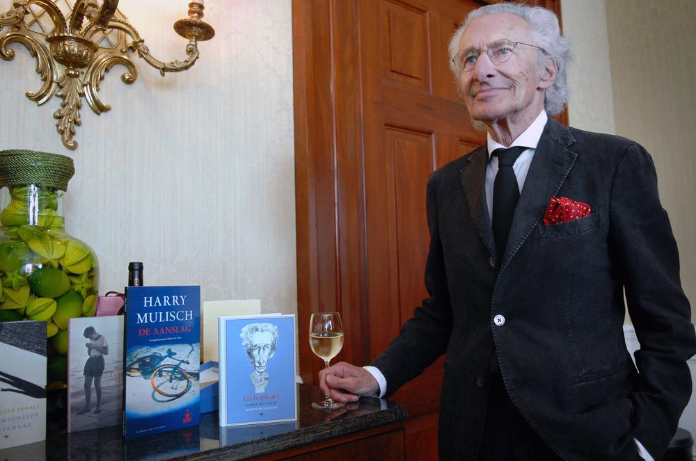 Mulisch in 1992 getroffen door beroerte - NRC