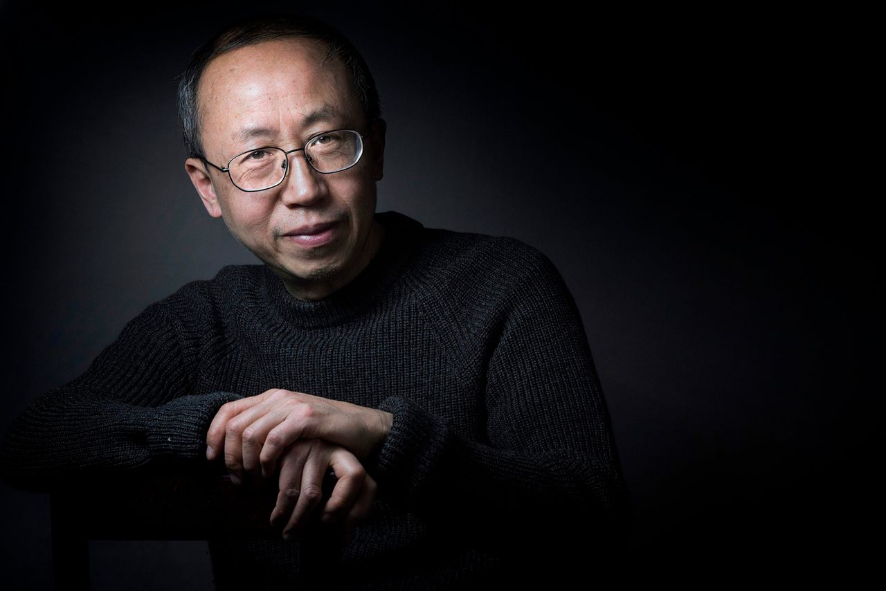 Installatiekunstenaar Huang Yong Ping verbond op speelse wijze Oost en ...