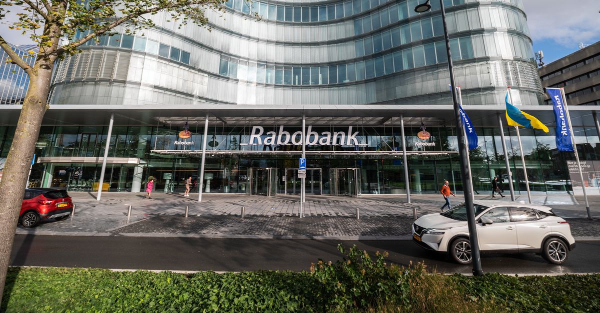 Rabobank zet mes in ‘logge en complexe’ structuur - NRC