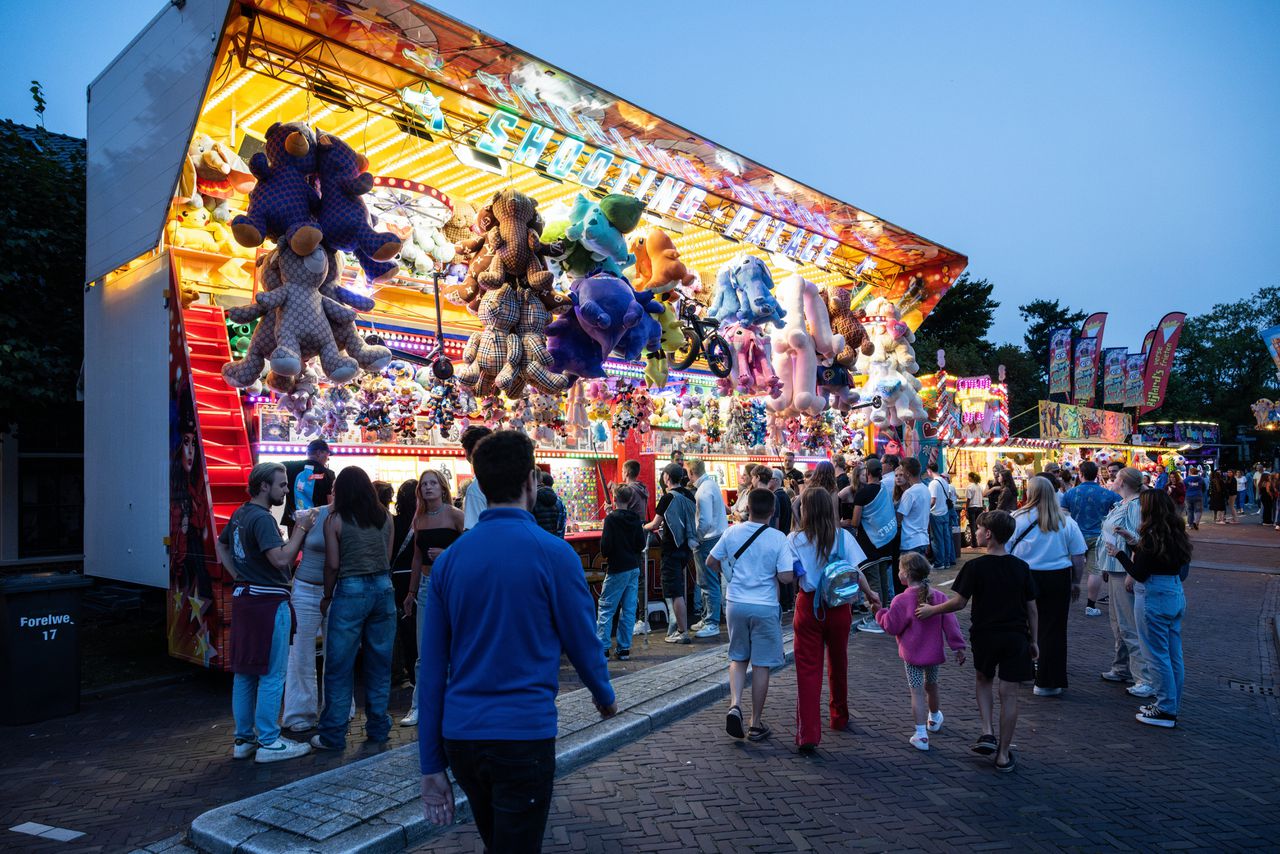 Hoe later het op de kermis in Blaricum wordt, ‘hoe meer je dat ...