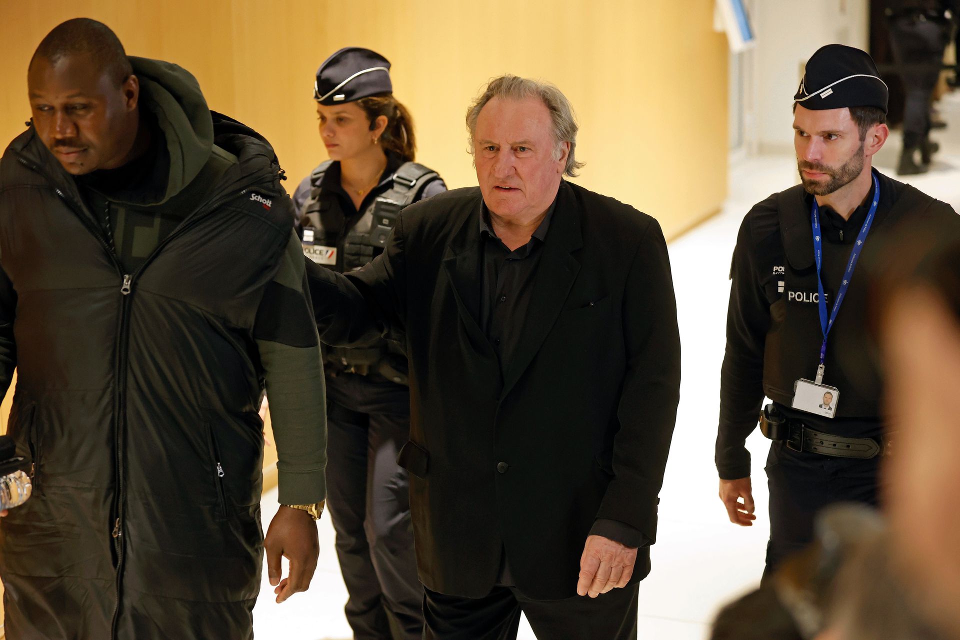 Franse filmster Depardieu moet opnieuw voor rechter verschijnen in ...