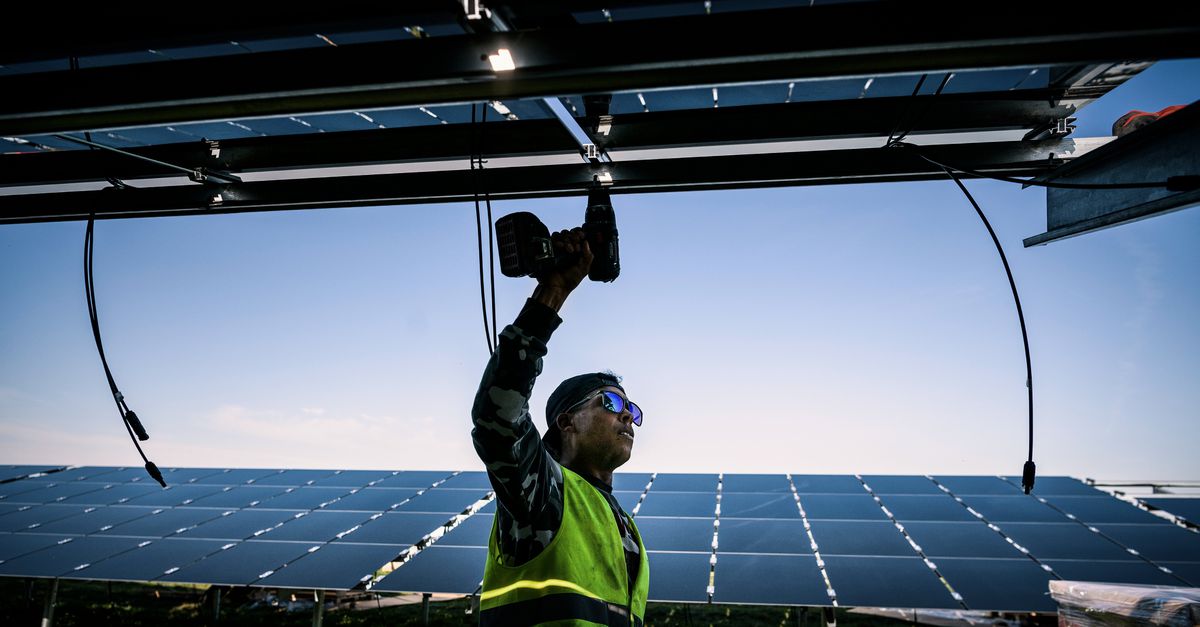 ‘Duurzame stroom? Het elektriciteitsnet is vol’ - NRC