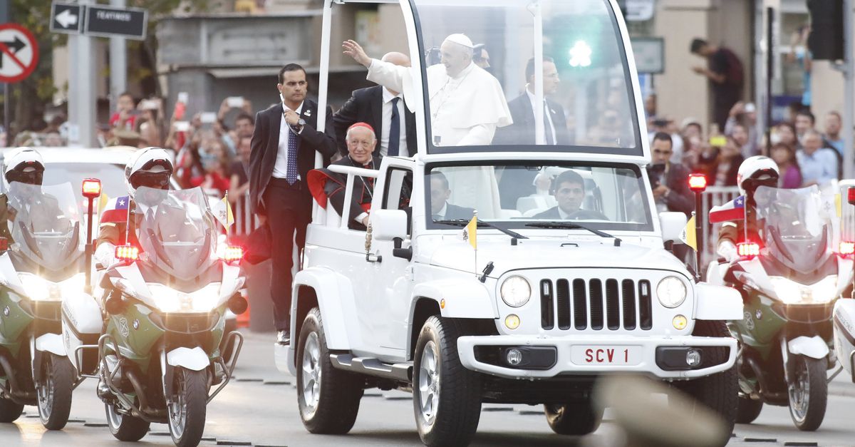 ‘Laatste wens’ Franciscus: pausmobiel gedoneerd voor kinderen in Gaza - NRC