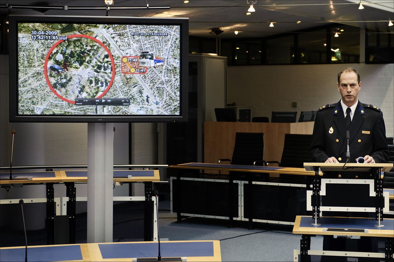 Politietopman Driessen ten onrechte gescreend door AIVD - NRC