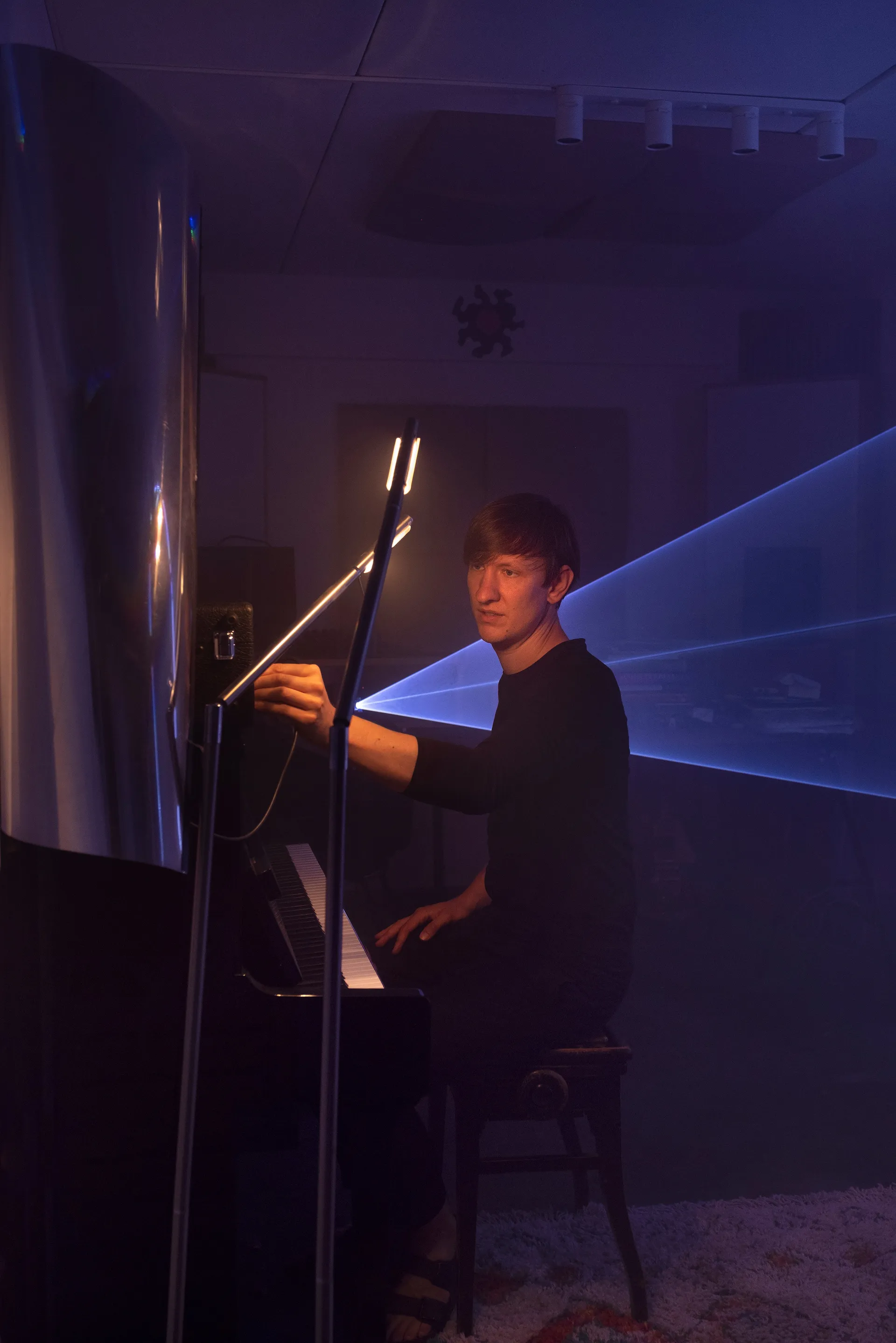 Nick Verstand wil dat zijn lichtkunst een religieuze ervaring biedt - NRC