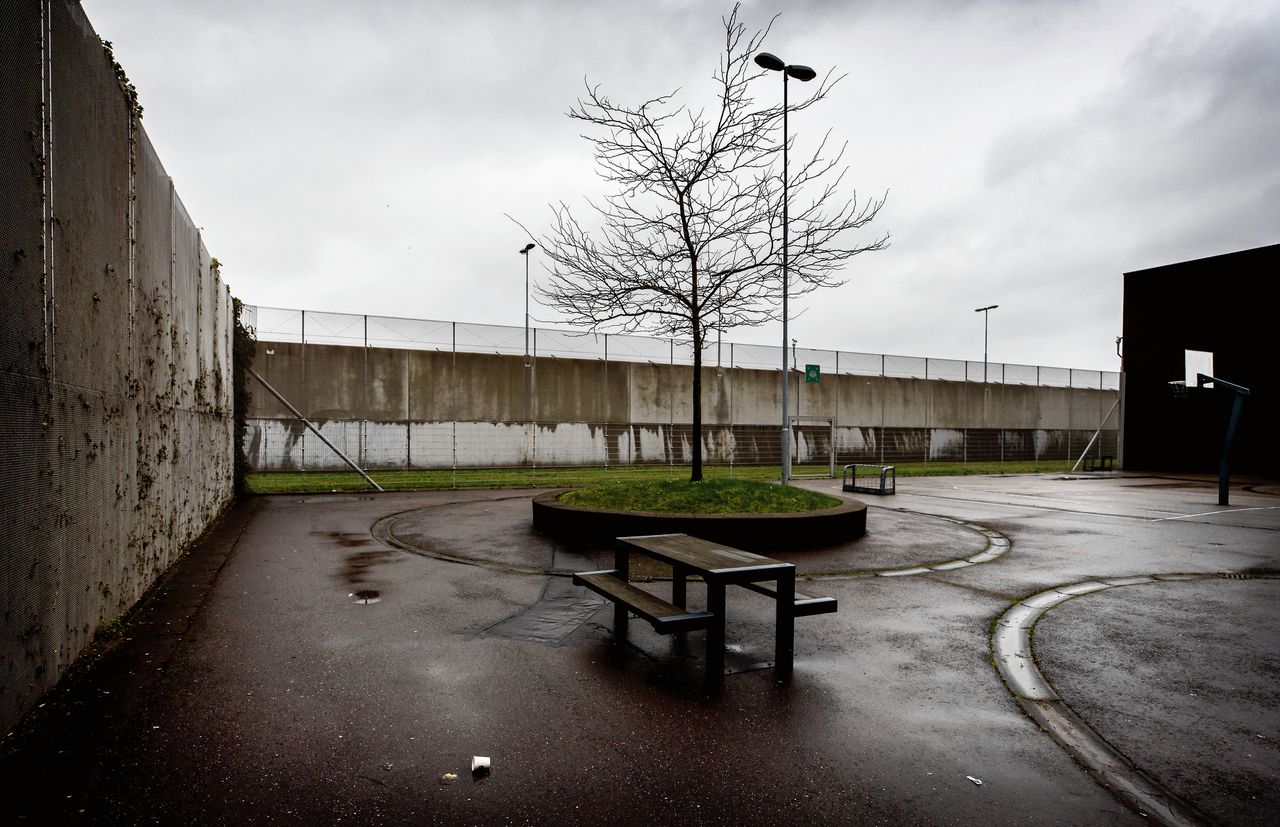 Vreemdelingendetentie mag niet ‘prison-like’ zijn, maar is dat wel - NRC