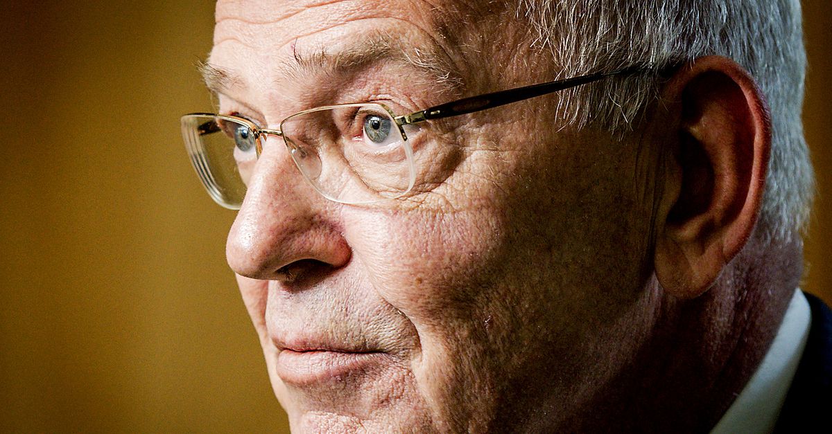 ‘Gerrit Zalm vertrekt voortijdig bij ABN Amro’ - NRC