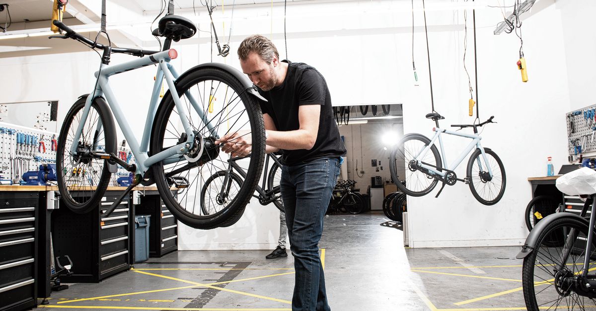 Fietsenmaker Fietsenmerk VanMoof gaat reparaties uitbesteden aan derden ...