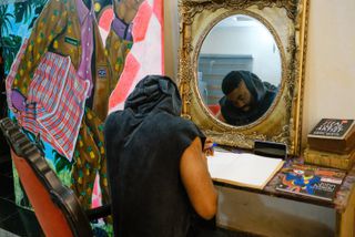 Van Goghs sterrennacht aan de Nigeriaanse woestijnhemel. John Madu ...