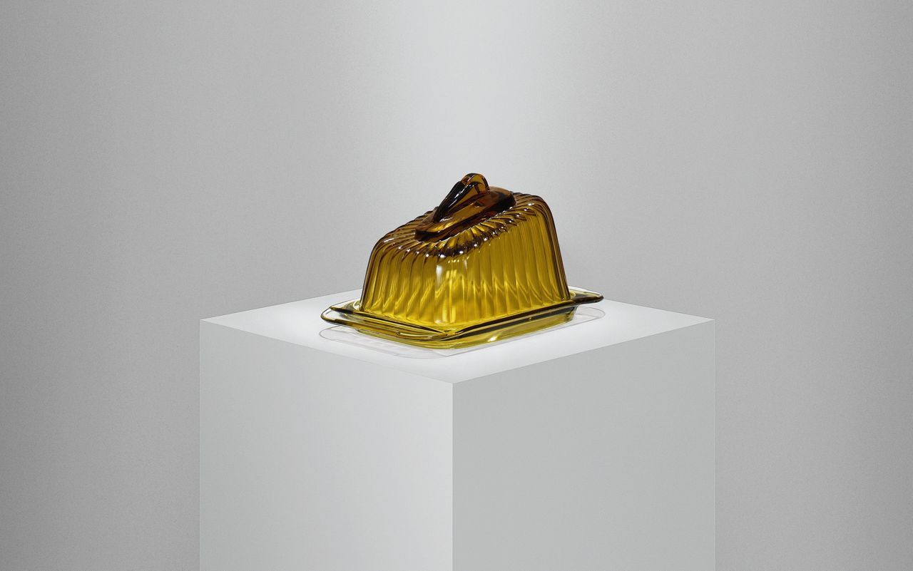 Te geef: amberkleurige kaasstolp van glasontwerper Andries Copier - NRC