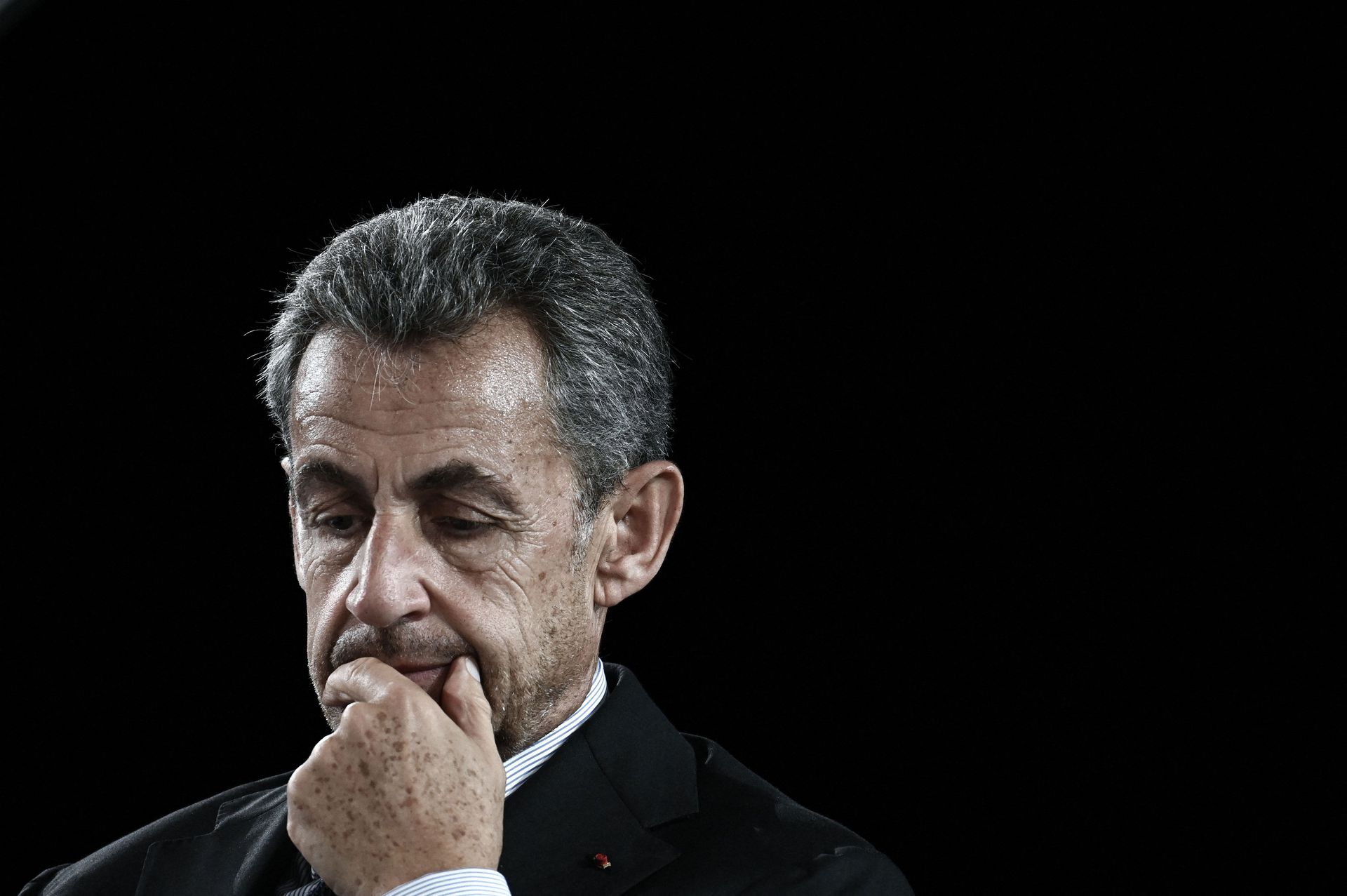 Franse oud-president Sarkozy komt na bijna drie weken in de cel weer vrij – maar voor hoelang? - NRC