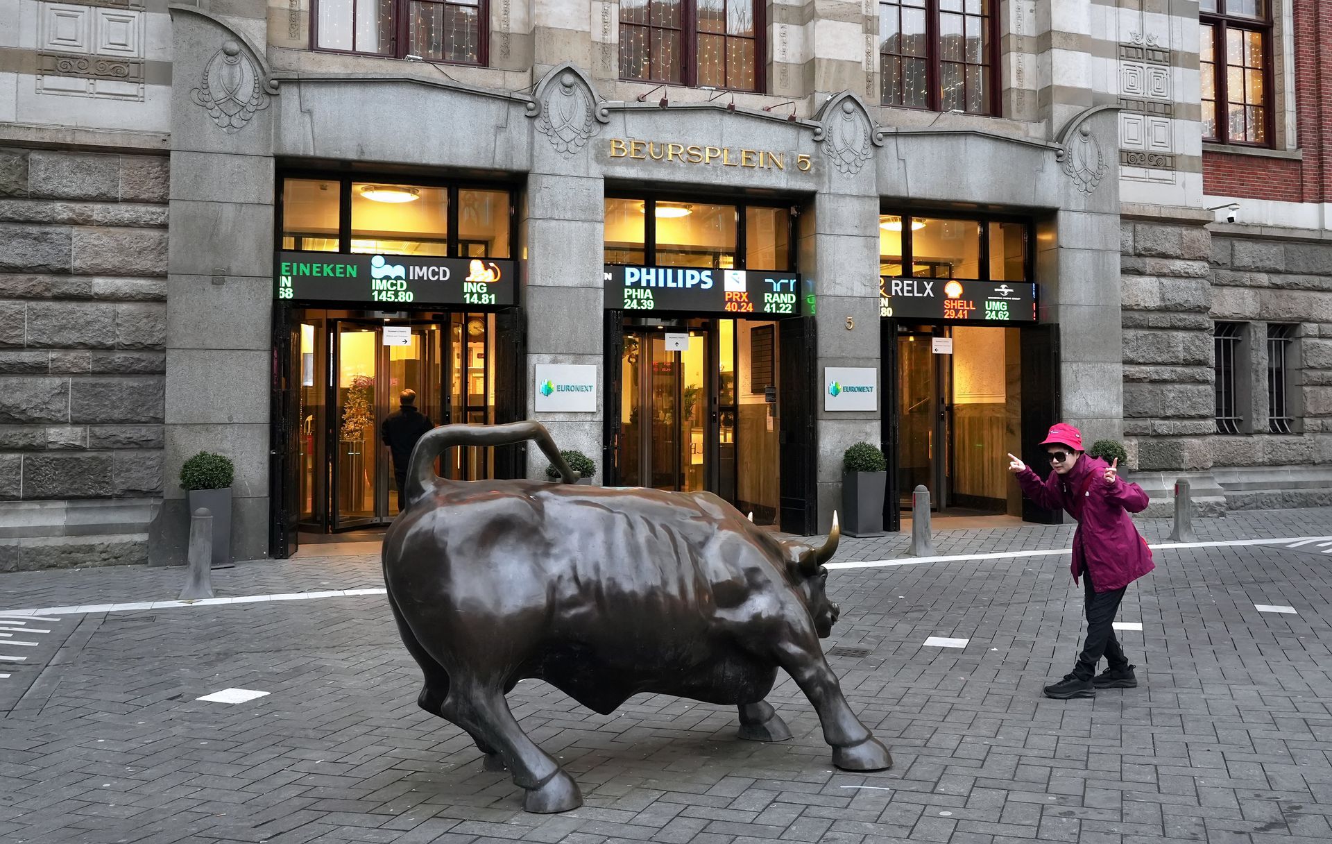 Amsterdamse beurs trekt weer wat bij na koersval van vanochtend - NRC