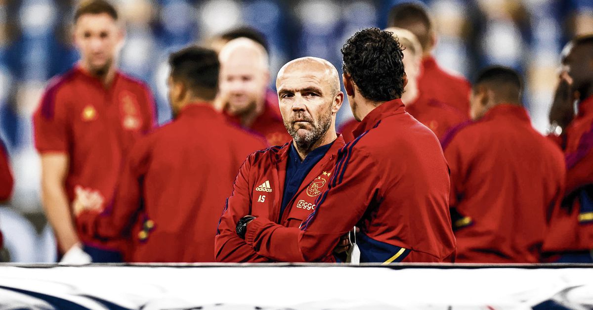 Het rommelt bij Ajax. Wie bepaalt er nu eigenlijk welke spelers de club ...