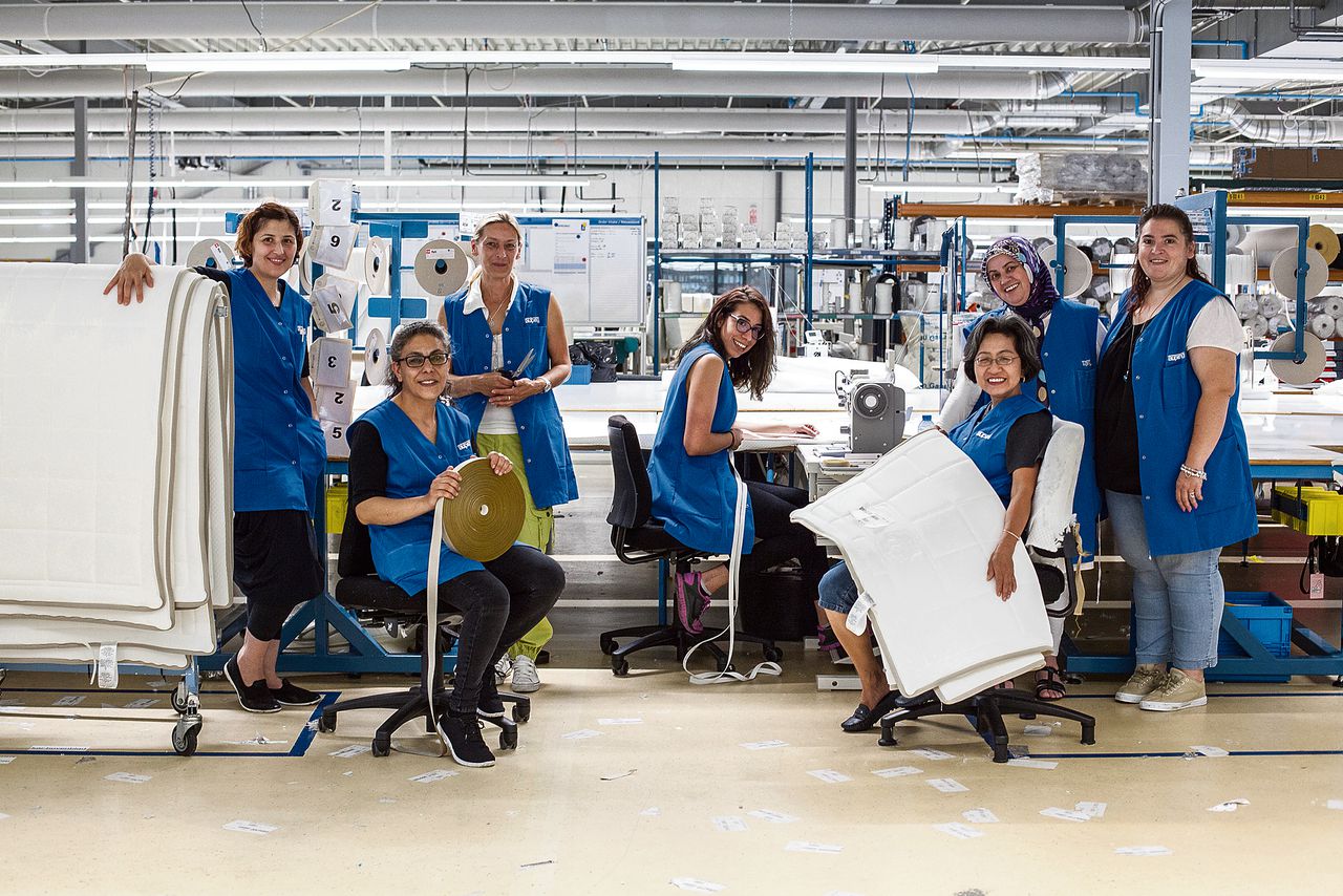 De vaste baan is nog niet dood - NRC