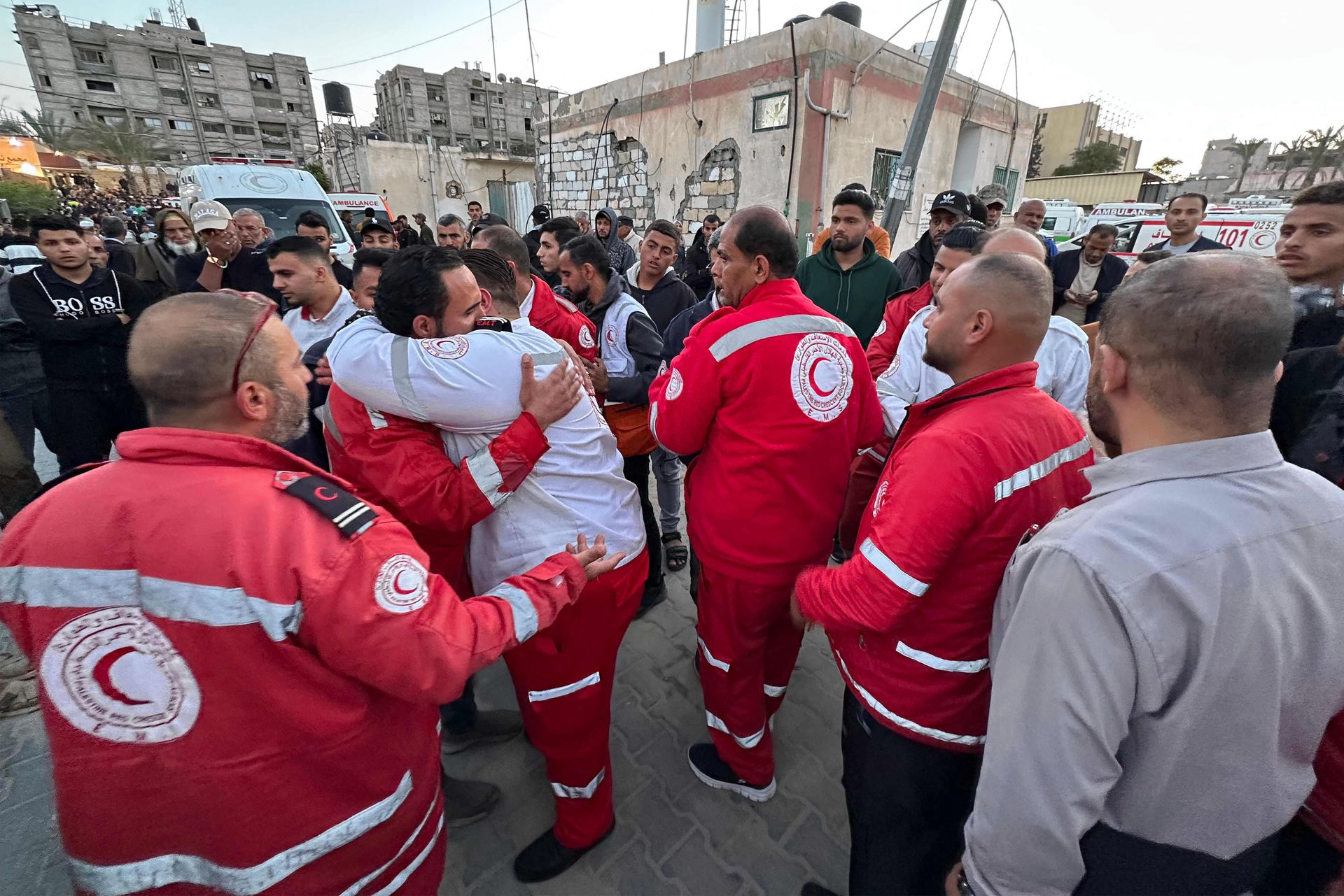Waren de vijftien gedode hulpverleners in Gaza herkenbaar genoeg? ‘Dat ...