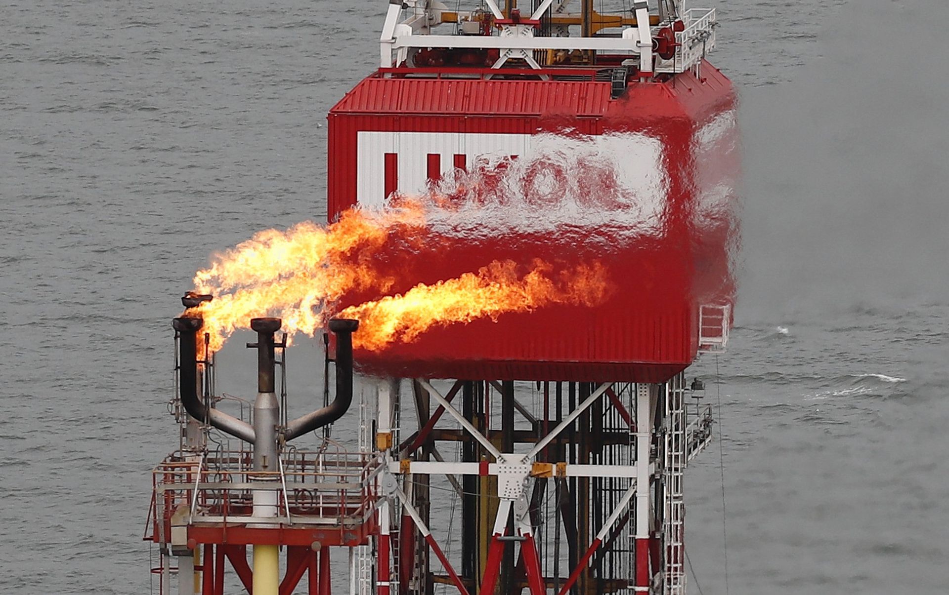 Oekraïense drones raken boorplatform van Lukoil, Rusland valt weer ...
