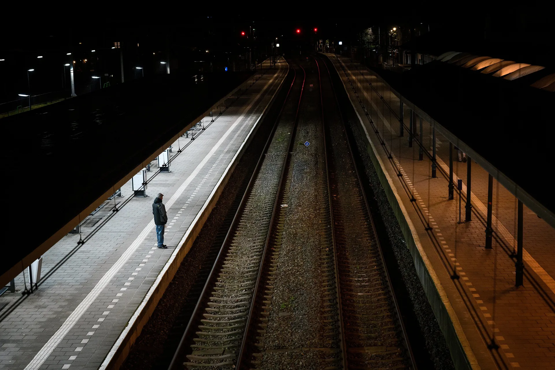 Een verward persoon op het spoor? ‘Dat gebeurt bíjna elke dag’ - NRC