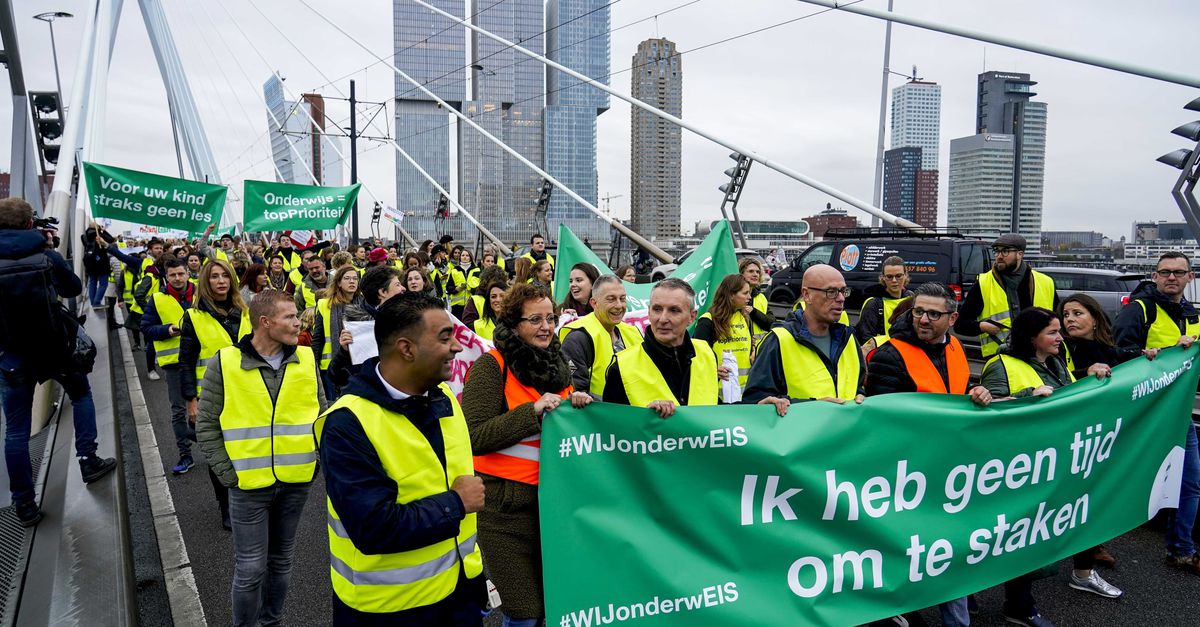 Bond houdt achterban niet meer bij - NRC