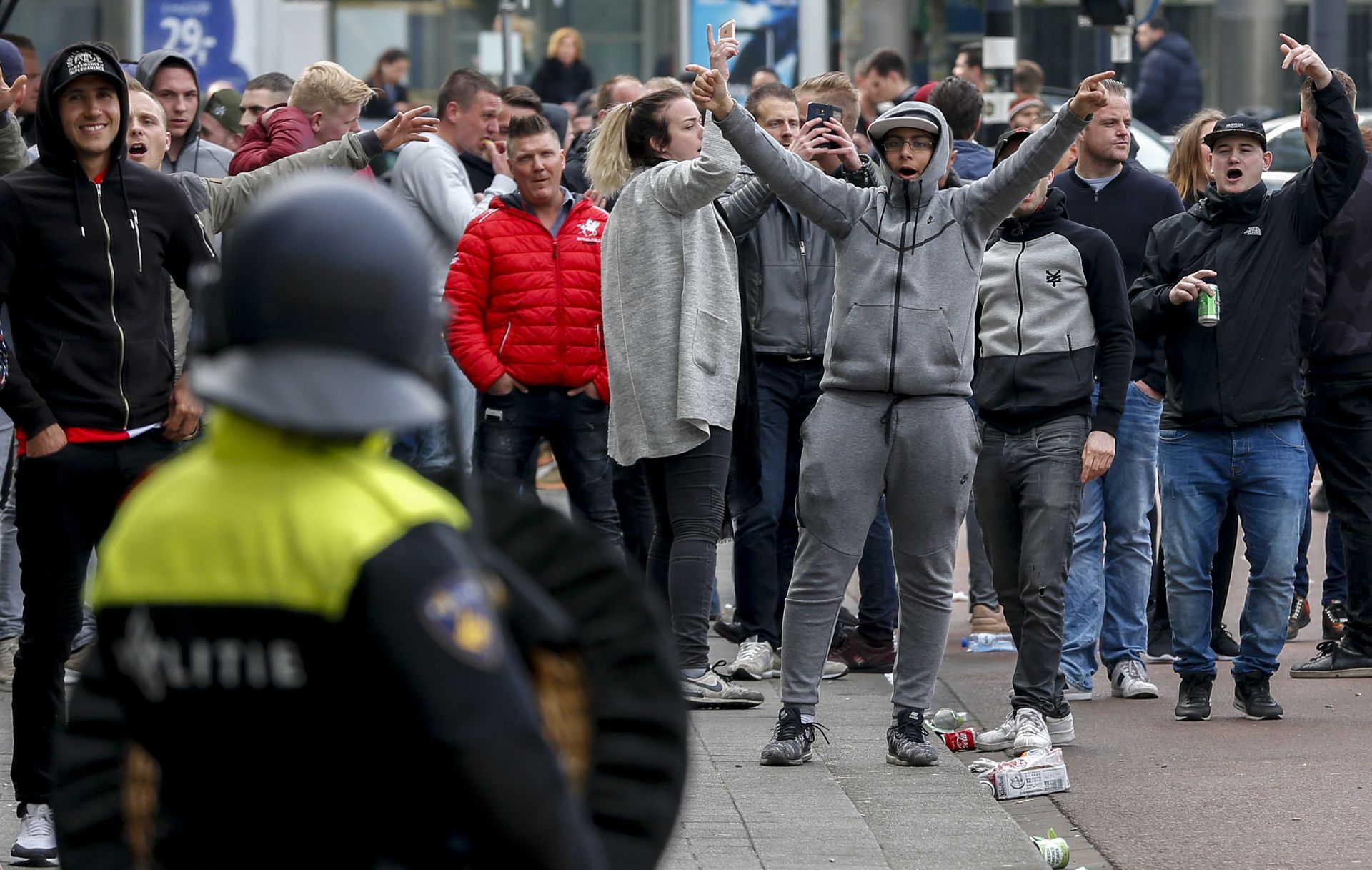 Relschoppers Rotterdam veroordeeld tot taakstraffen - NRC